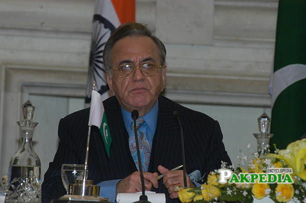 Khurshid Mahmood Kasuri - Biography, Family, Education and Career